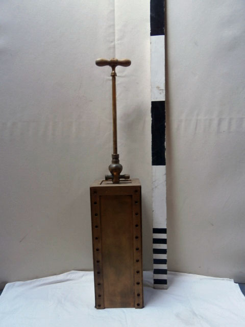 0091029 Period Mock Explosive Plunger ( 107cm x 22 ) – Stockyard Prop ...