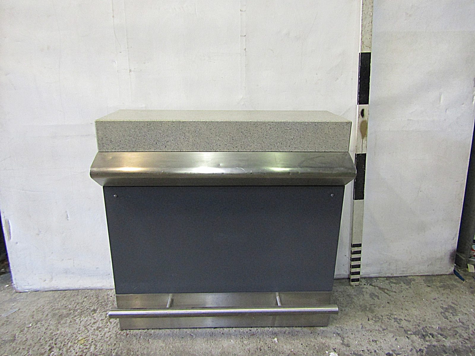0002007 Airport Check-In Desk ( H 120 cm x 120 x 53 ) x 4 off ...