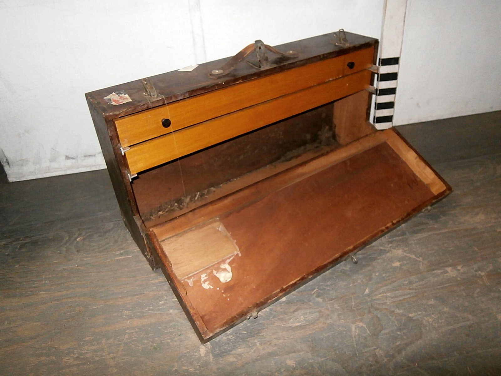 9030028 Wooden Tool Box ( H 41cm x 81 x 21 ) – Stockyard Prop and ...