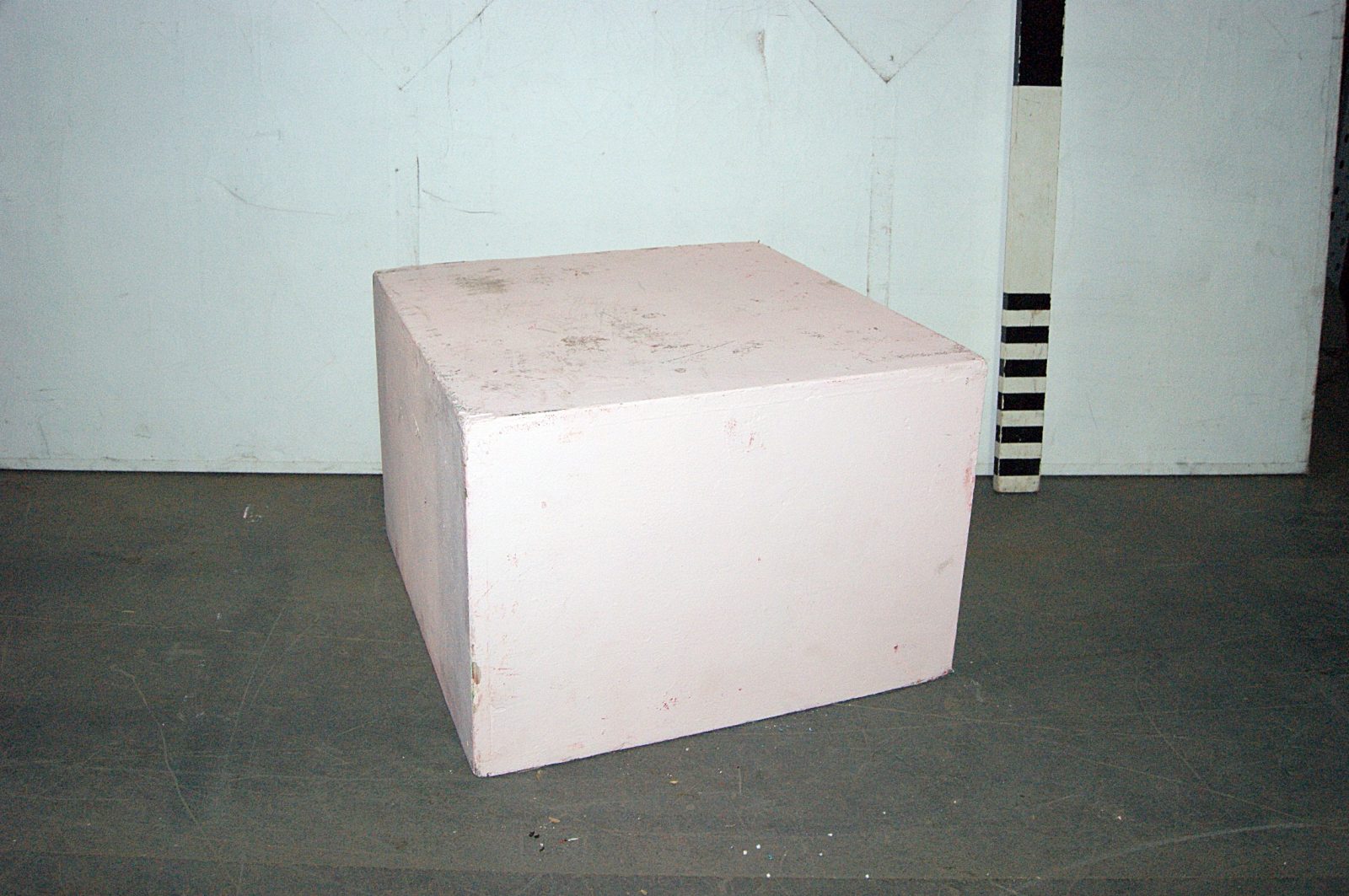 0074122 Wooden Square Top Plinth ( H 39cm x 56 x 56 ) x 5off ...