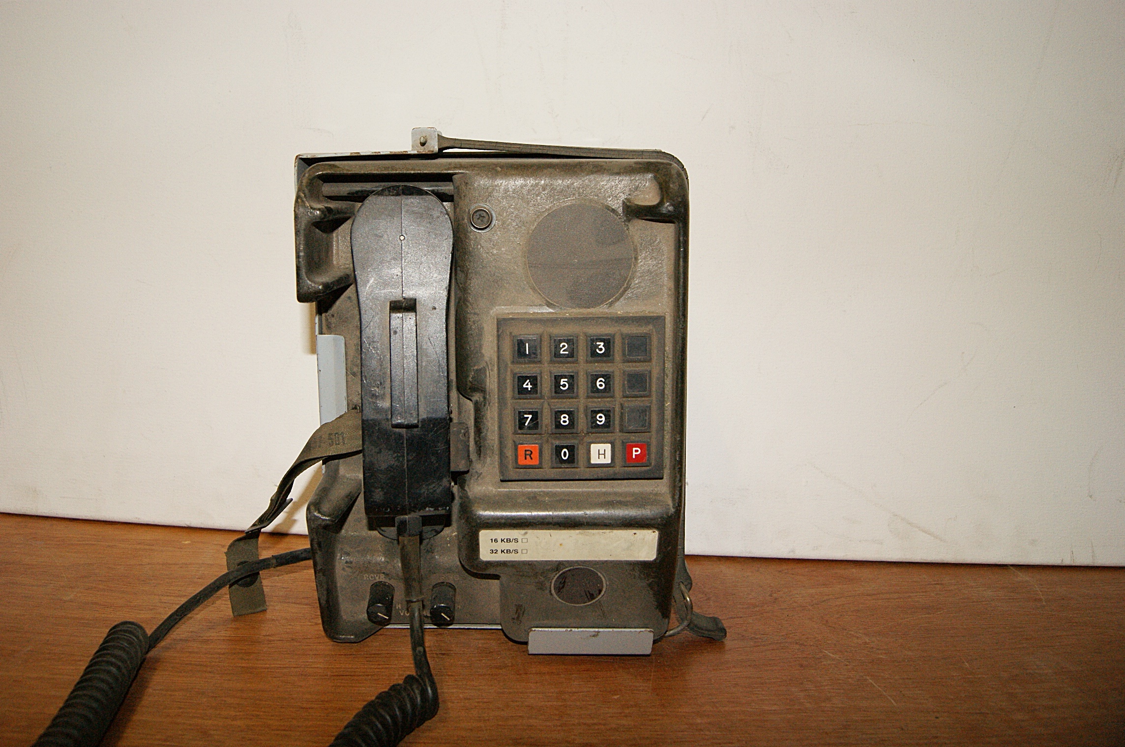0006228 Wall Mounted Army Telephone ( H 26cm x 20 x 16 ) x 1off ...