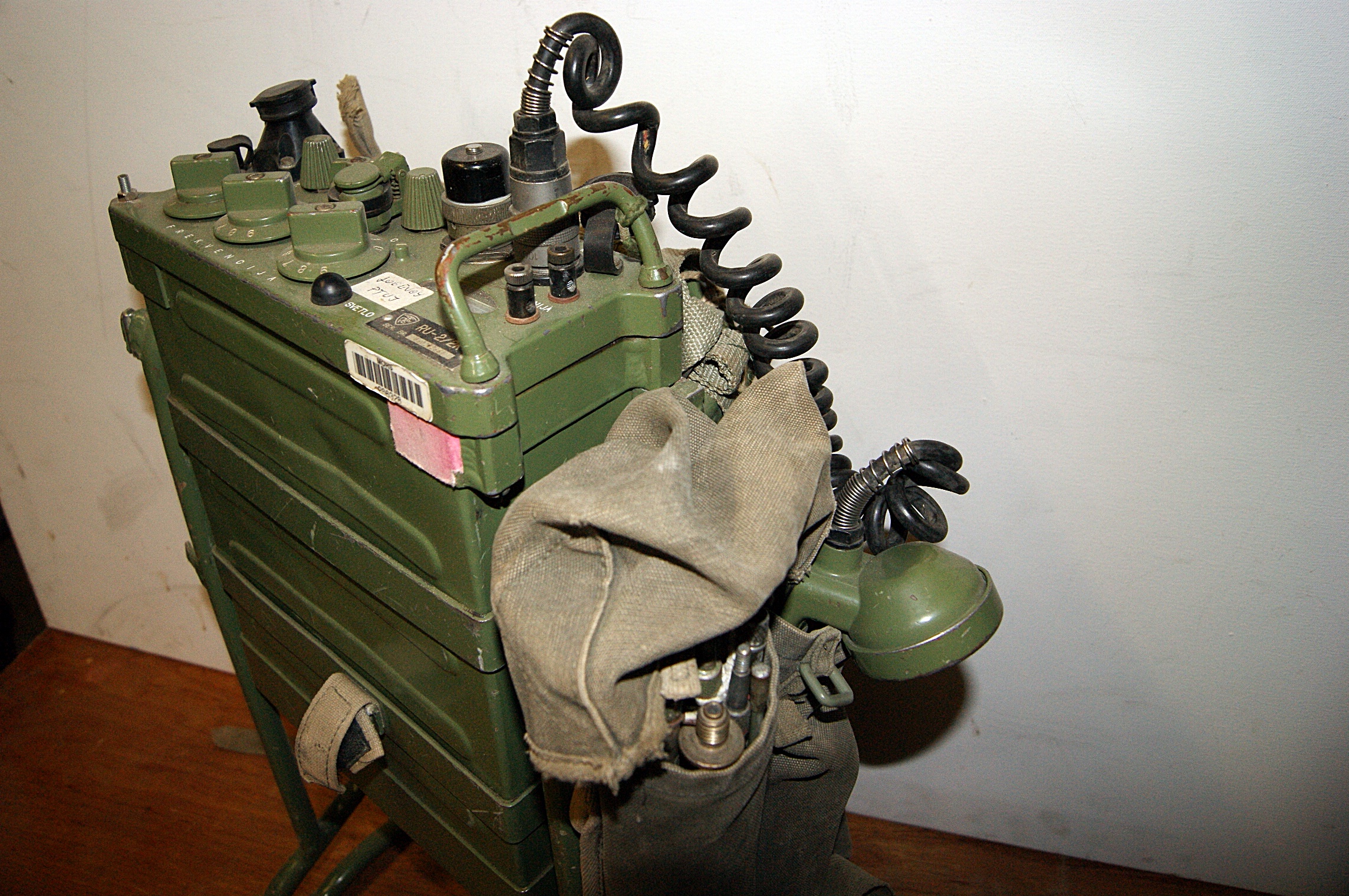 0006261 Field Telephone / Cushioned Back ( H 65cm x 38 x 18 ) x 1off ...