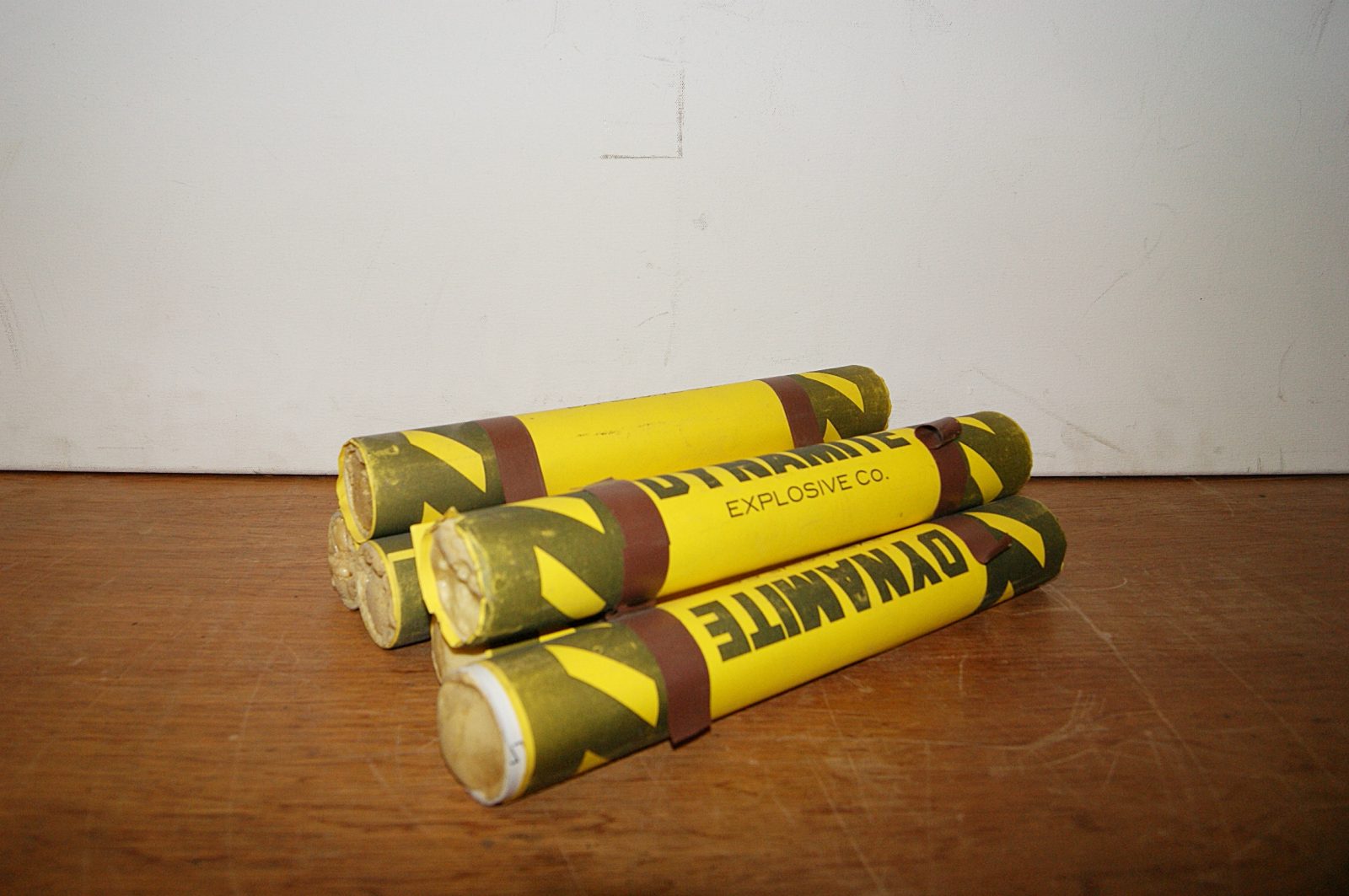 0006278 Yellow Dynamite Sticks / Mock ( H 30 cm long ) x 6off ...
