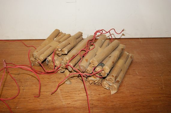 0006282 Mock Dynamite Sticks ( 21cm long ) x 36off – Stockyard Prop and ...