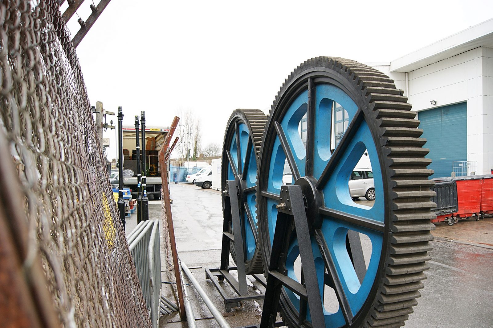 2911017 Extra Large Cog With Stand ( H 248cm x 218 x 91 ) x 2 off ...