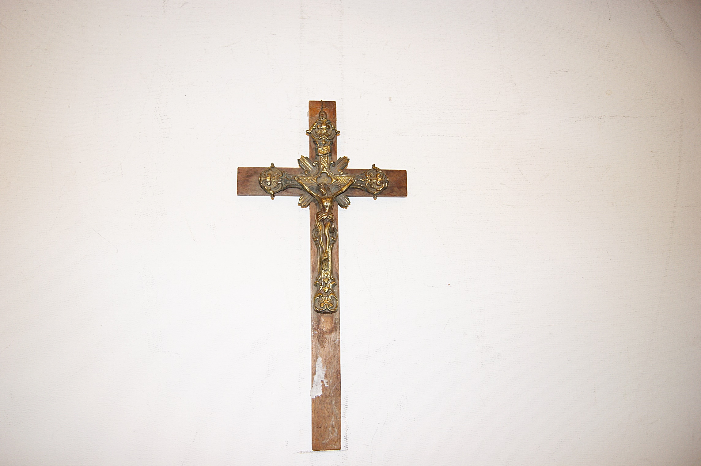 0028208 Wall Mounted Wood Crucifix With Metal Jesus ( H 34.5cm x 17 ...