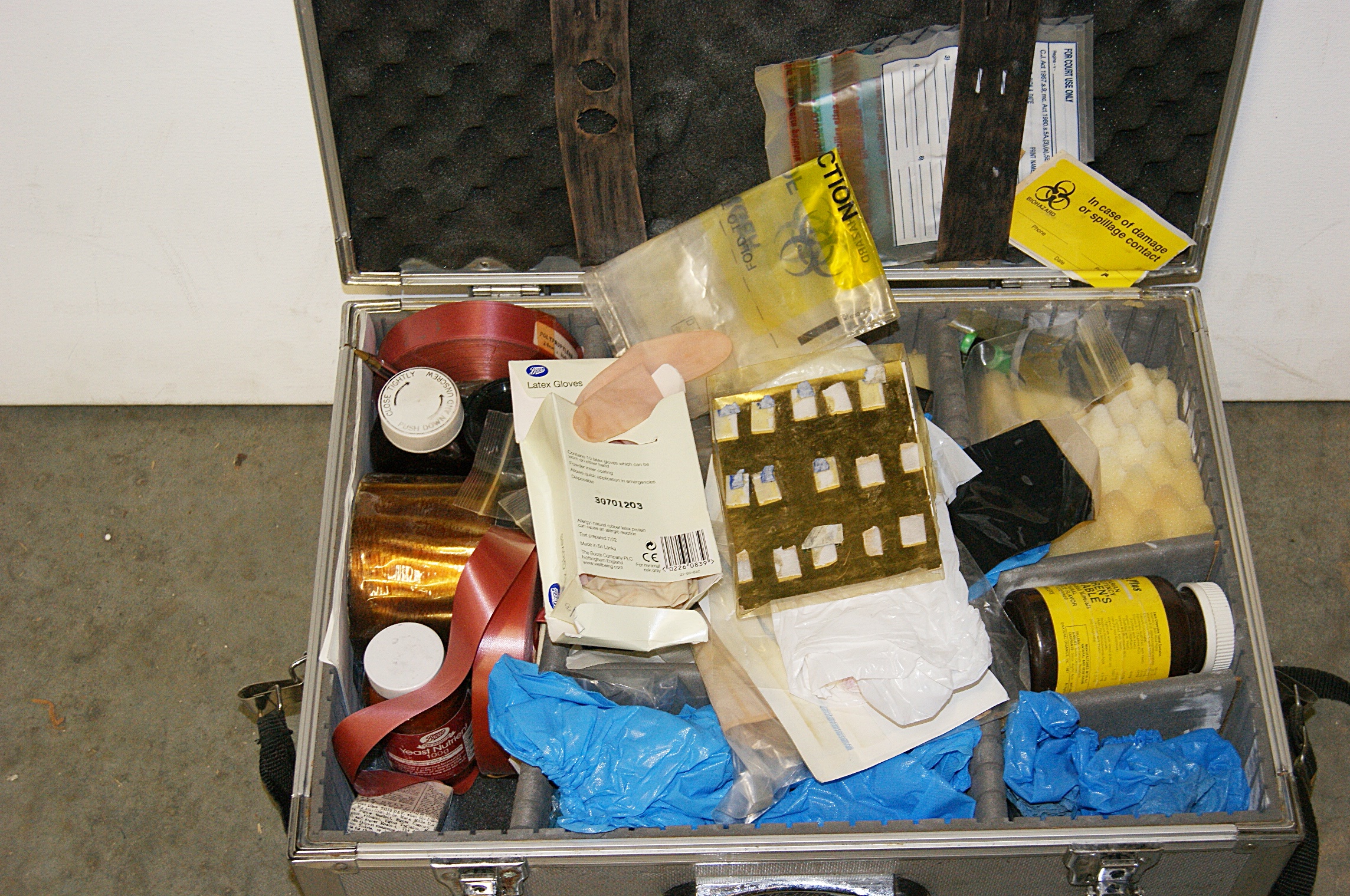 0771041 Silver CSI Case With Carrying Shoulder Strap ( H 17.5cm x 48 x ...