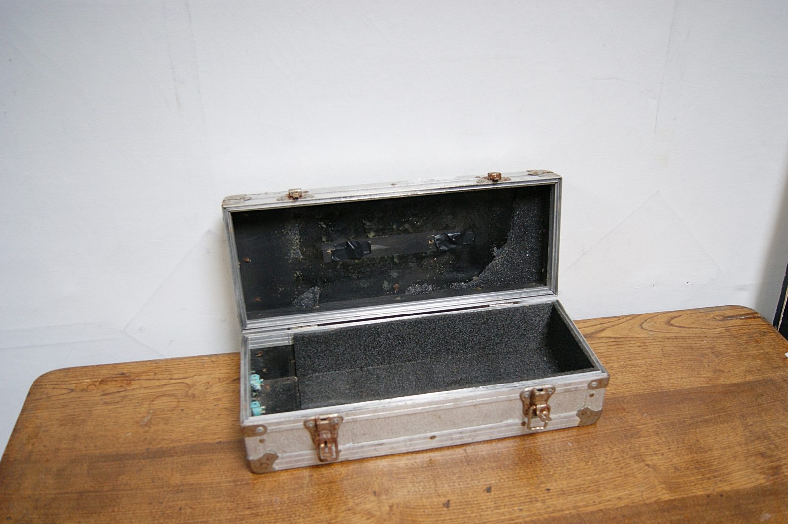 6800149 Silver Carrying Case With Foam Interior ( H 16cm x 48 x 19 ...
