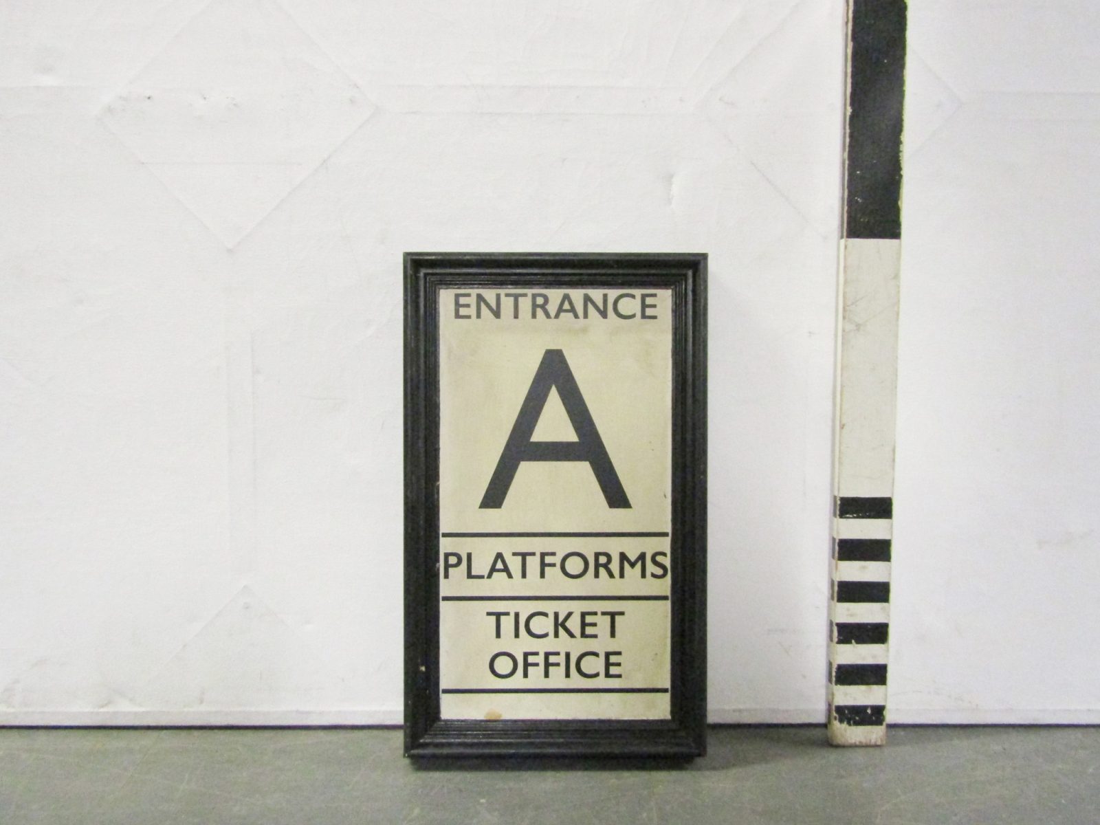 6700095 Wooden Train Station Sign ( H 59cm x 36 ) x 1 off – Stockyard ...