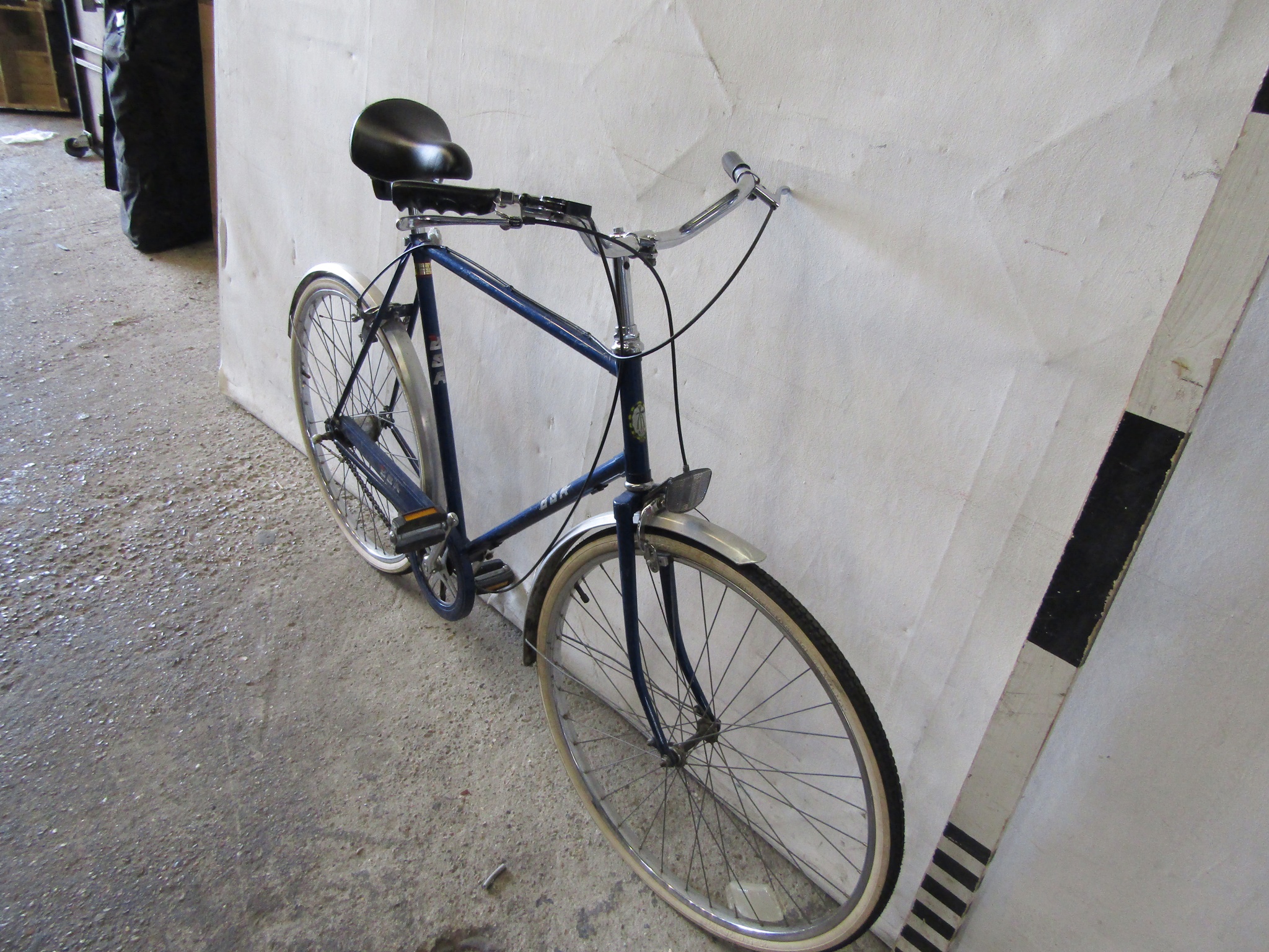 0013083 Blue BSA Men’s Bike – Stockyard Prop and Backdrop Hire