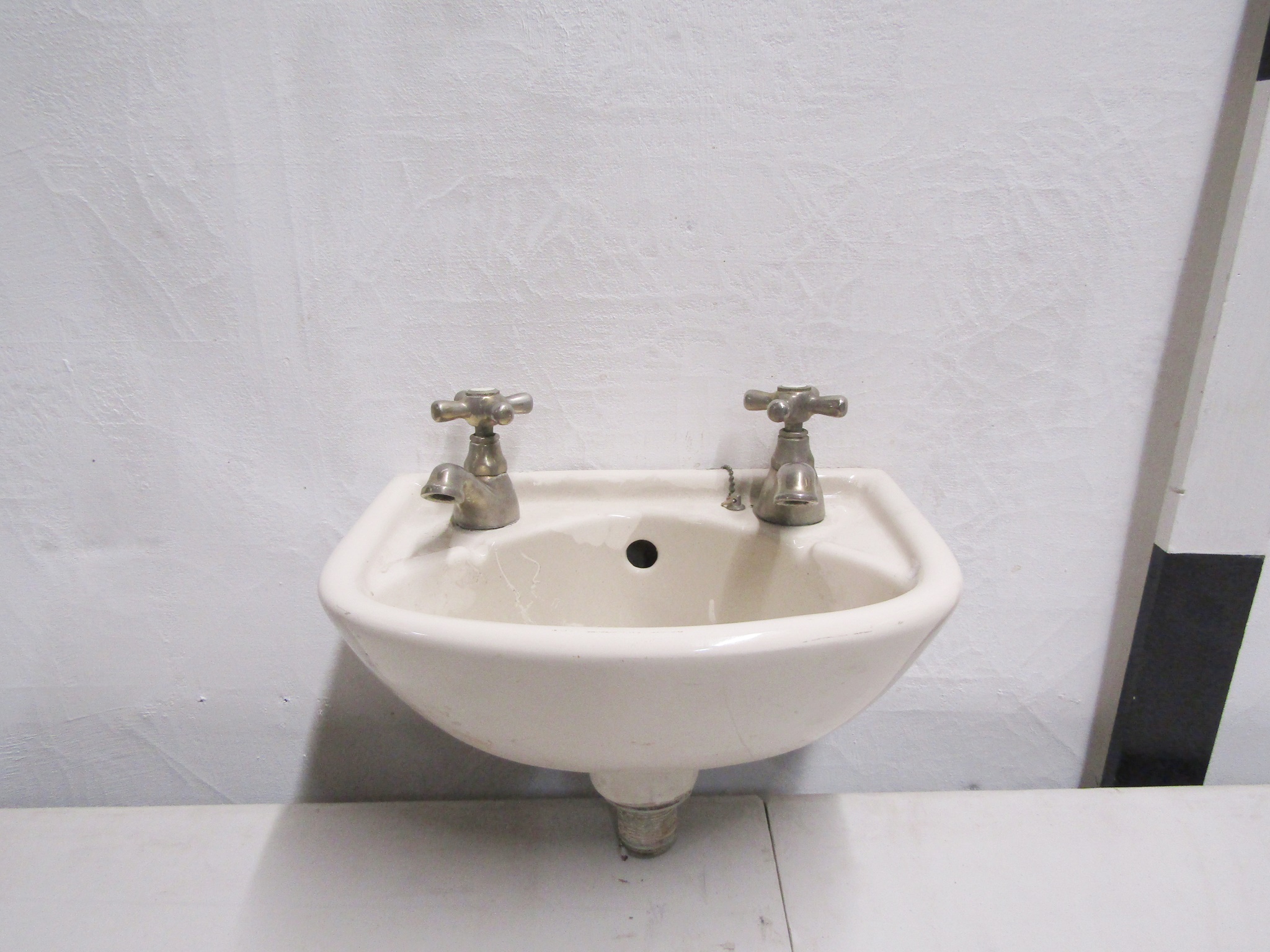 0011160 Small Beige Ceramic Basin ( H 23 cm x 37 x 27 ) x 1 off ...