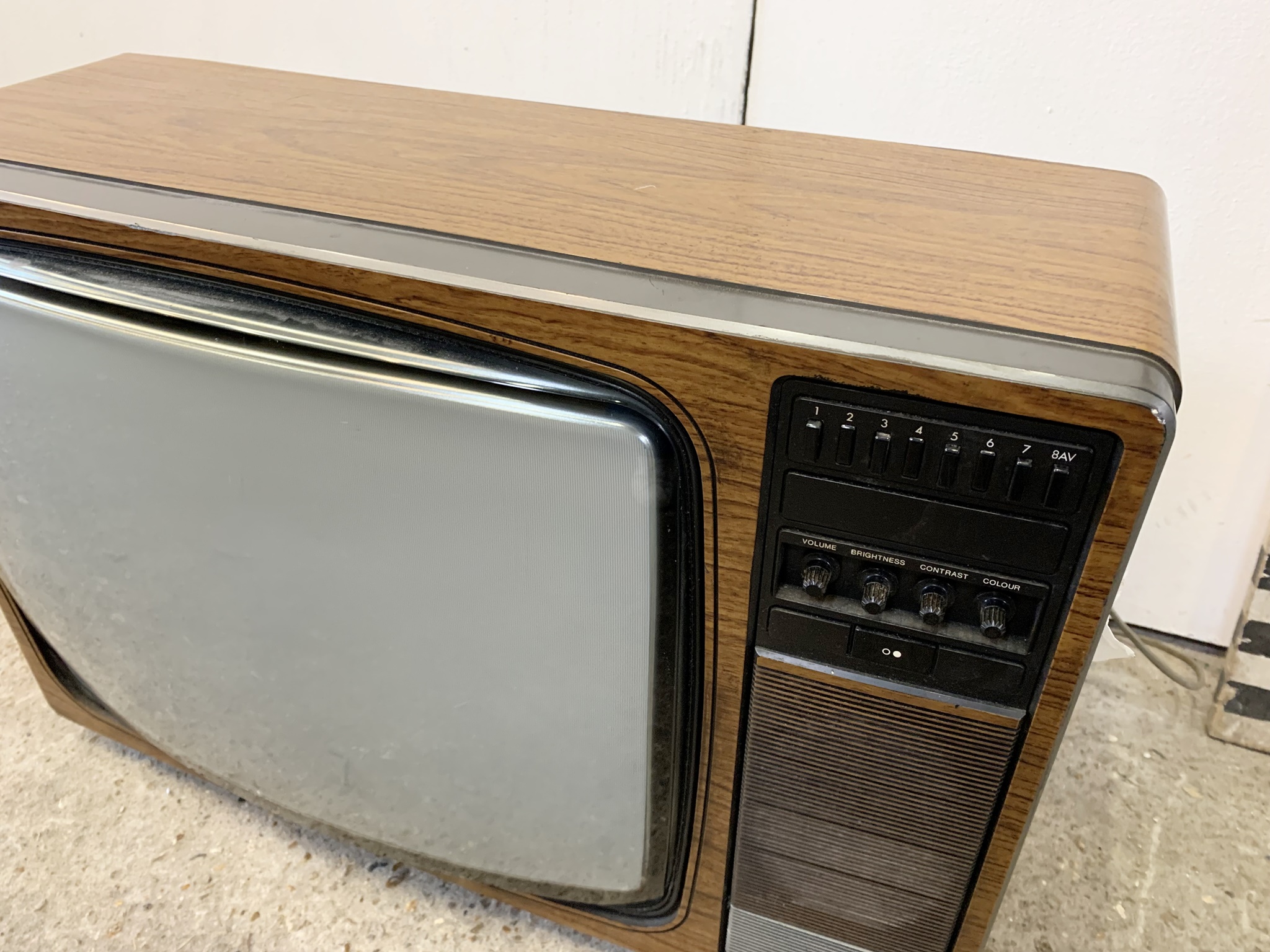 8100018 Old TV ( H 42 cm x 62 x 45 ) x 1 off – Stockyard Prop and ...