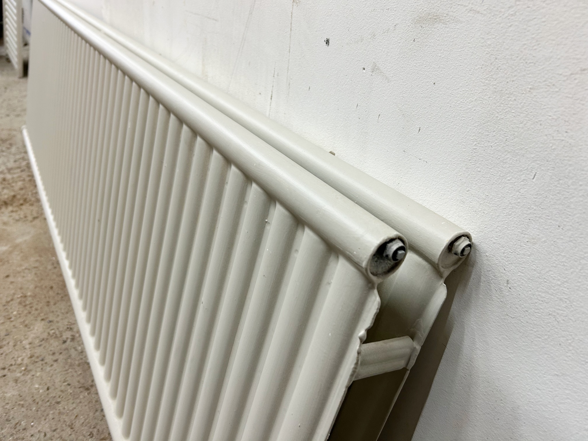 0082298 Large Radiator ( H 60 cm x 212 x 11 ) x 1 off – Stockyard Prop ...